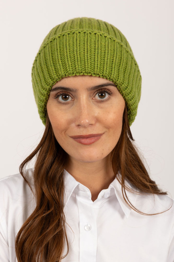 Chunky Cashmere Hat in lime green | italyincashmere.com
