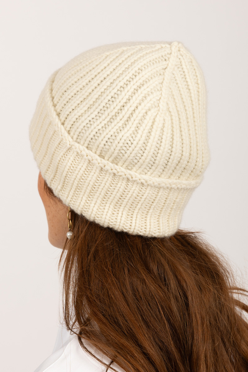 Cappello in cashmere spesso nel colore bianco panna | italyincashmere.com